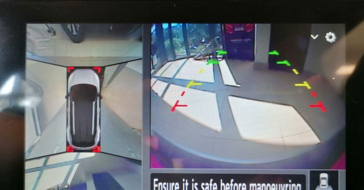 360-Degree Camera in the Nissan Magnite Acenta CVT Plus